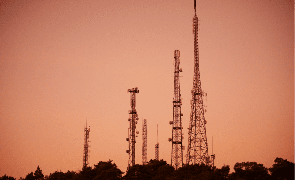 Diferença entre torres autoportantes e torres estaiadas - Cellproject